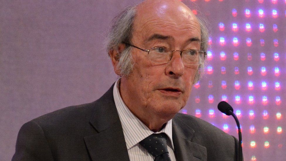 Enwi adeilad newydd er cof am John Glyn Jones - BBC Cymru Fyw