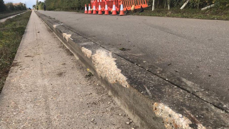 Guided busway closed after bus crashed into Longstanton field - BBC News
