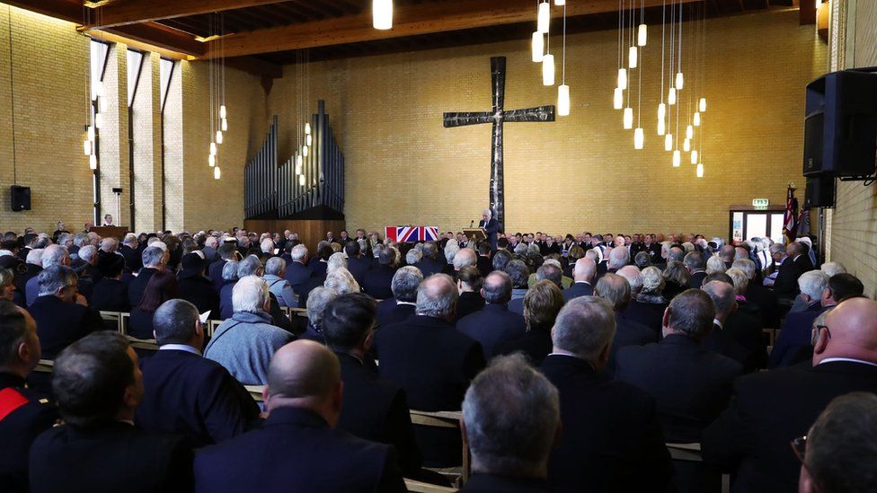 Funeral for Falklands War medic Capt Rick Jolly held - BBC News