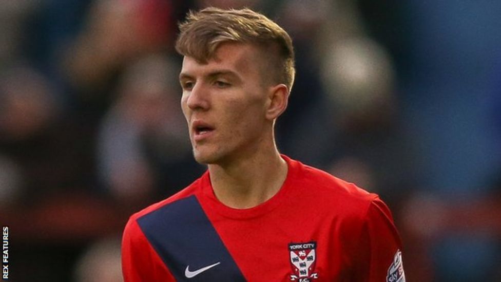 Mark Kitching: Middlesbrough defender joins Rochdale on loan - BBC Sport