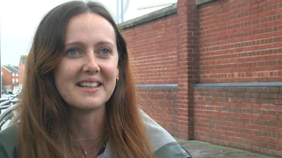 Train passengers shine in diamond hunt - BBC News