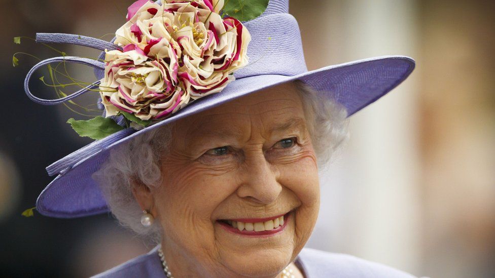 Staffordshire pays tribute after Queen Elizabeth II dies - BBC News
