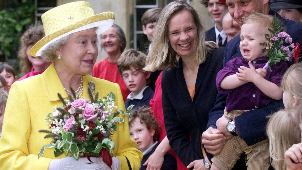 Queen Elizabeth II: Tributes paid across Oxfordshire following monarch ...