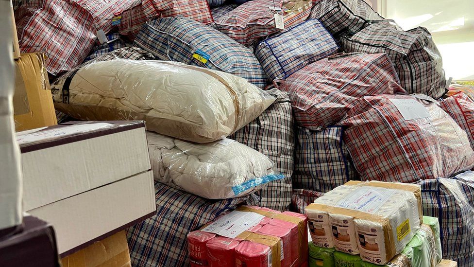 Ukraine: Aid collected for Kherson leaves Tunbridge Wells - BBC News