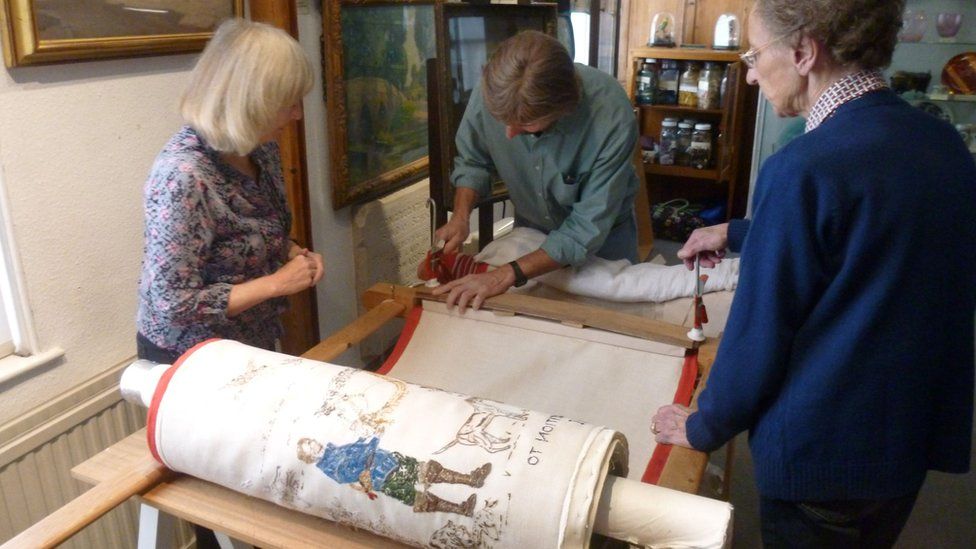 Royston Tapestry stitched over 25 years to go on tour - BBC News