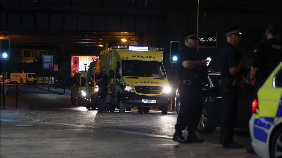 Manchester attack: 'Communication breakdown' delayed fire crews - BBC News