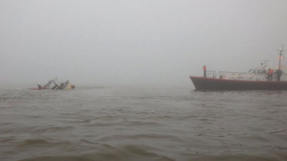 Captains fined over Humber fog boat crash - BBC News