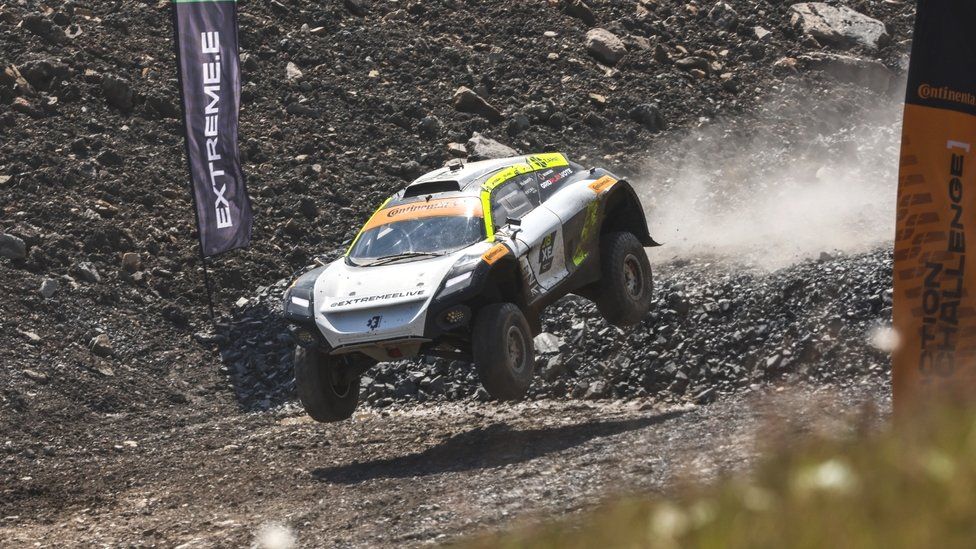 In pictures: Electric rally at old Glenmuckloch coal mine - BBC News