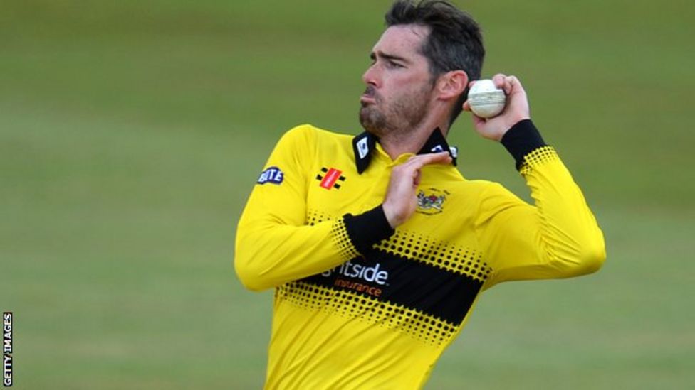 Chris Liddle: Gloucestershire seamer extends contract for 2018 - BBC Sport