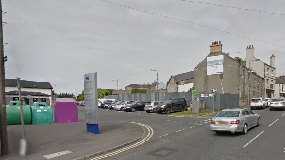 Man, 39, dies after getting trapped under car in Rathfriland - BBC News