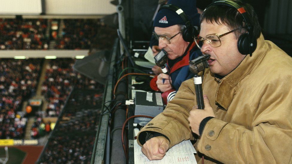 Former England captain Jimmy Armfield dies aged 82 - BBC News