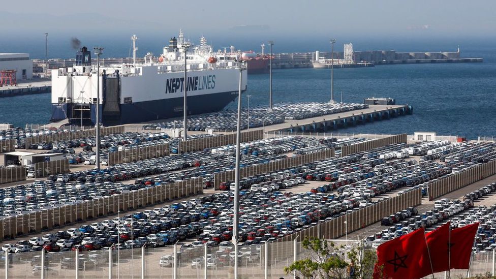 Climate change: 'Dangerous and dirty' used cars sold to Africa - BBC News