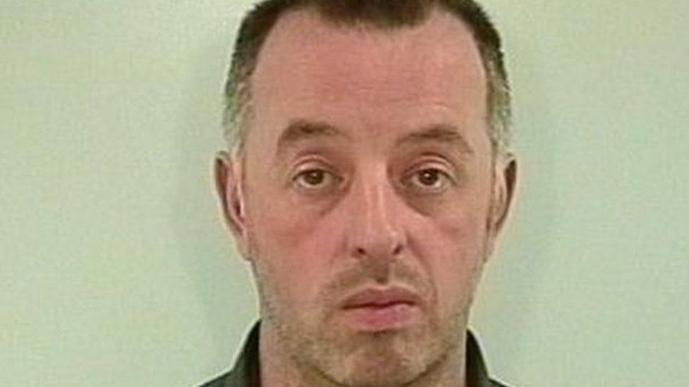 Martin Bell: Family criticise killer's NHS care - BBC News