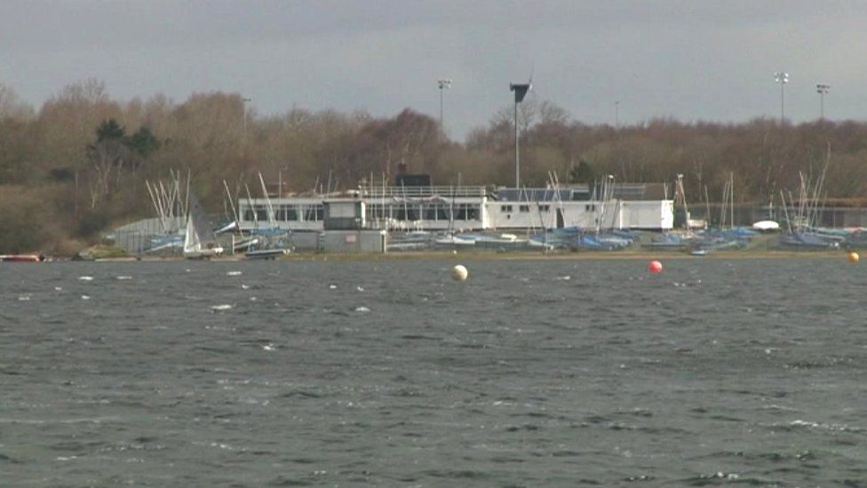 Chasewater Reservoir drowning: Man 'died trying to rescue girl' - BBC News
