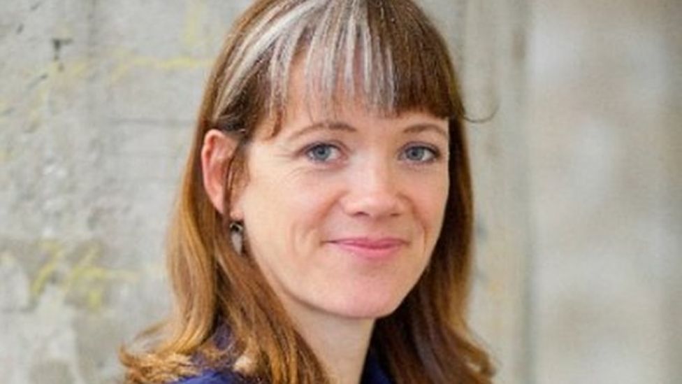 Meet the 'doctors' who will talk to you whenever you like - BBC News