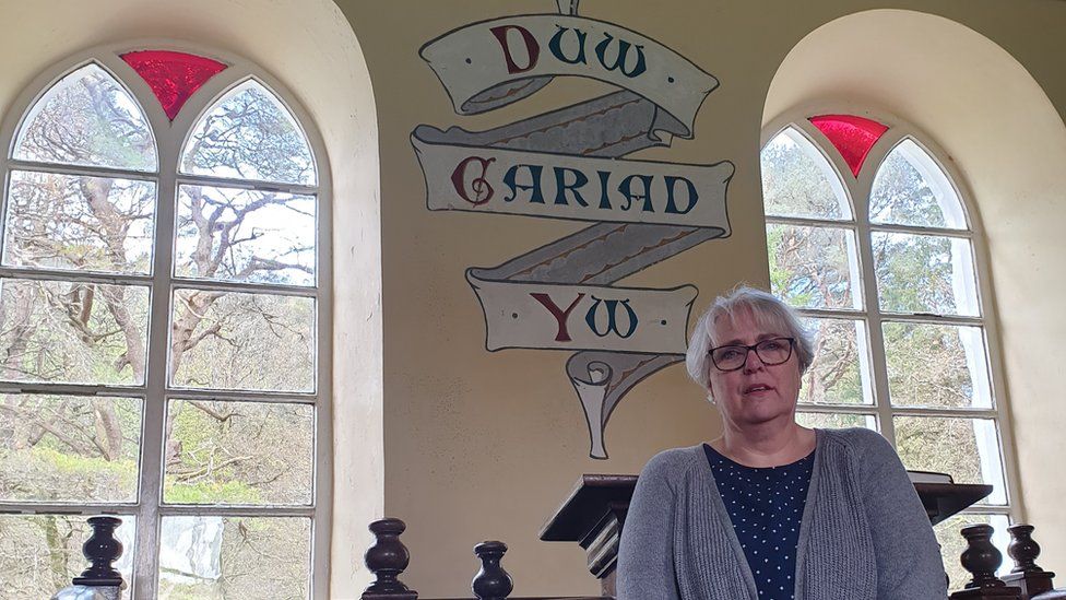 Capel Soar y Mynydd yn ail agor am y tro cyntaf ers Covid - BBC Cymru Fyw