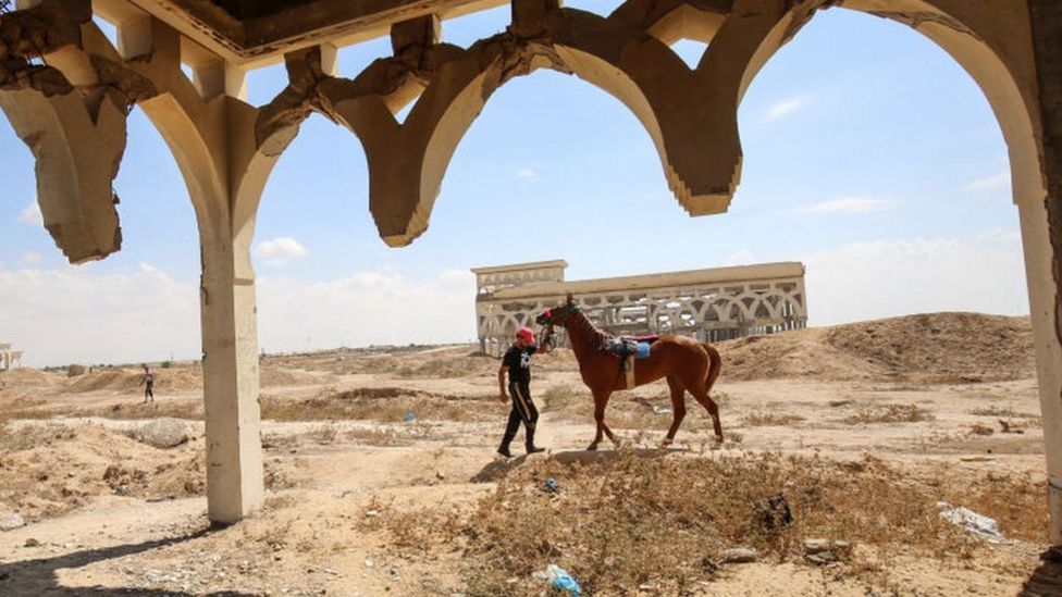Gaza-Israel tensions spiral amid closures and clashes - BBC News