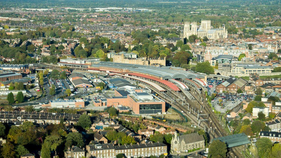 Nuneaton in Great British Railways headquarters bid - BBC News