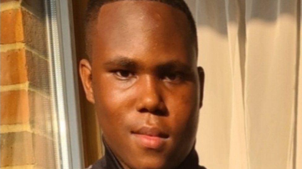 New Cross stabbing death: Teon Campbell-Pitter named as victim - BBC News