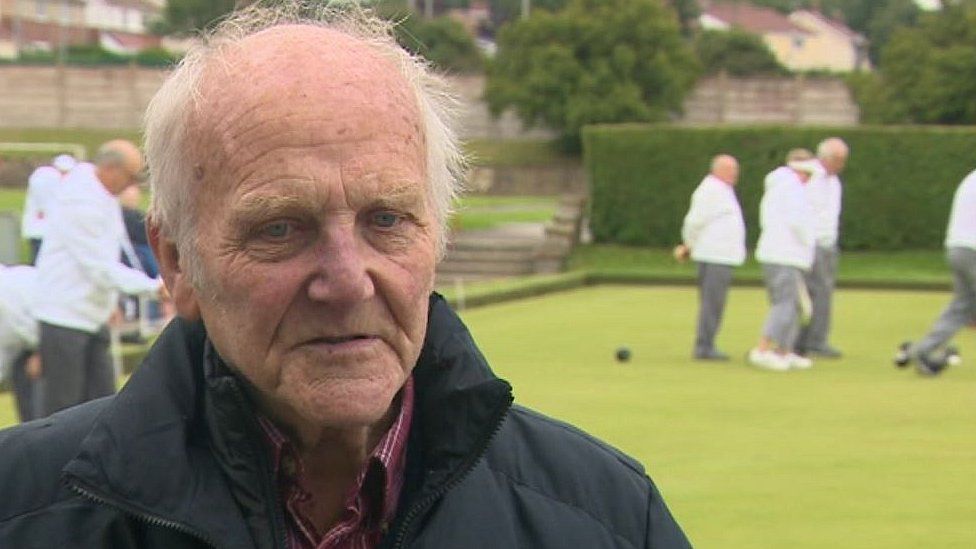 Blackhall Bowls Club crash: Service recalls 1969 disaster - BBC News