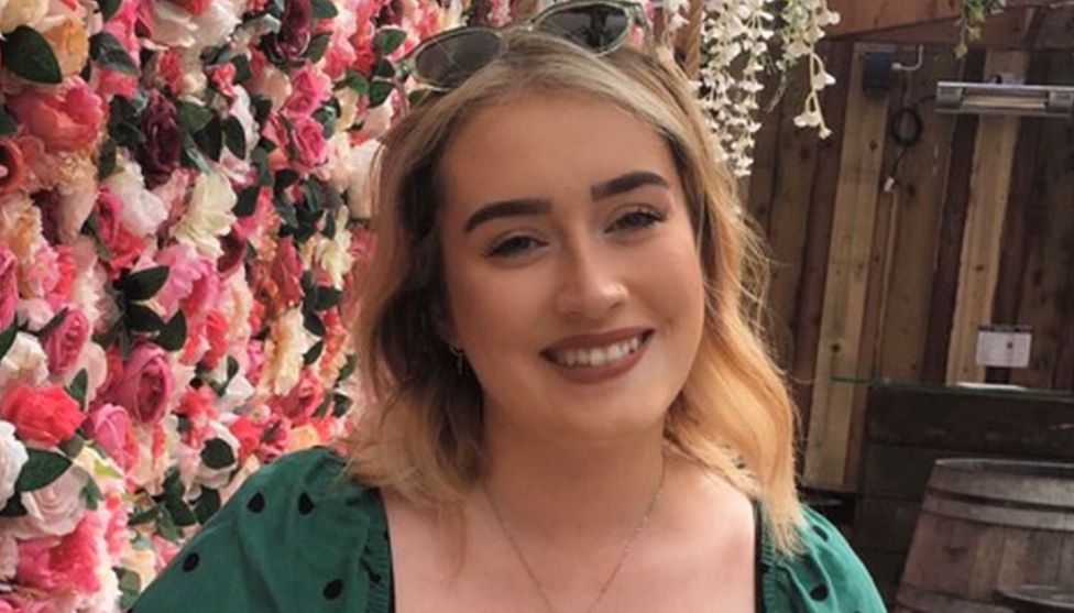 Covid-19 NI vaccine cert app 'built for overseas travel only' - BBC News