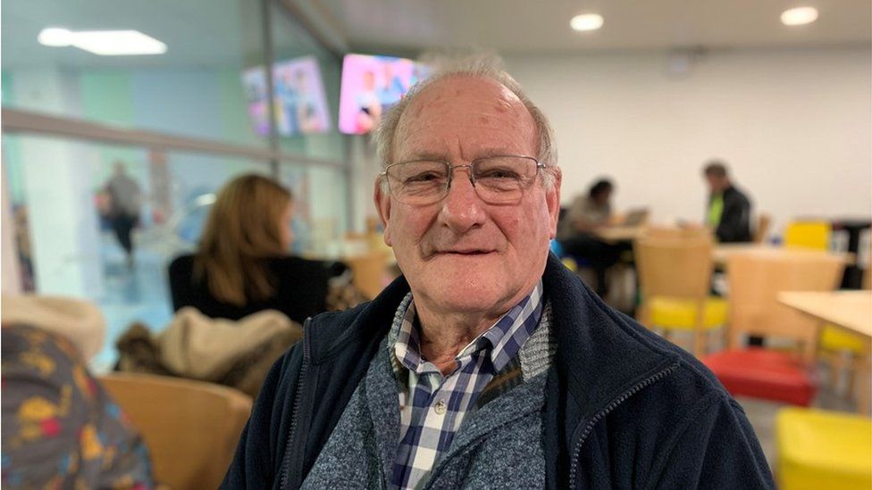 Islanders' views as Guernsey government reaches mid-term - BBC News