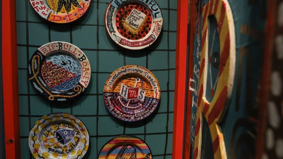 Artist's Hartlepool prints-for-stories project goes on show - BBC News
