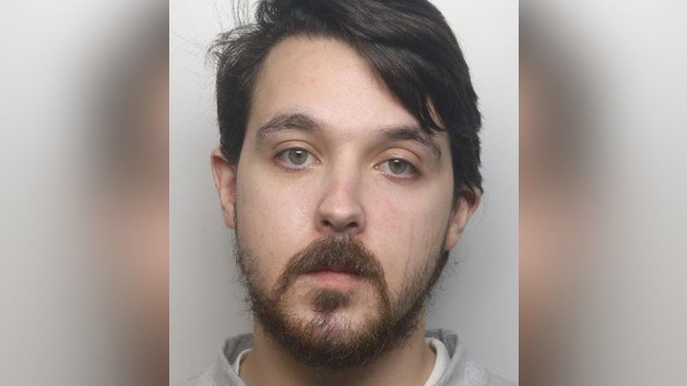 HMP Onley inmate jailed for attempted murder of prison officer - BBC News