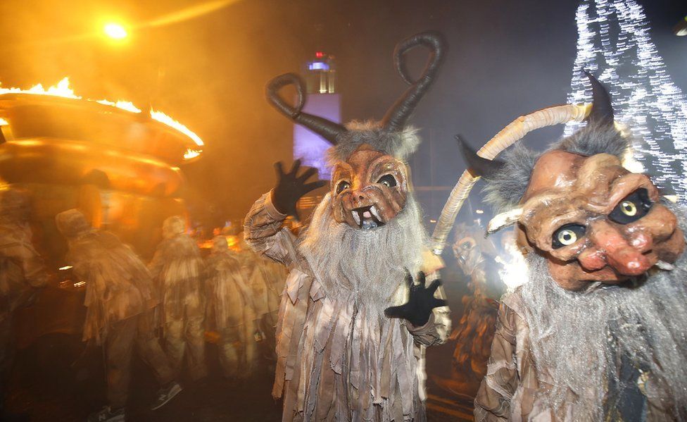 New Year celebrated at Newcastle and Gateshead's Winter Festival - BBC News
