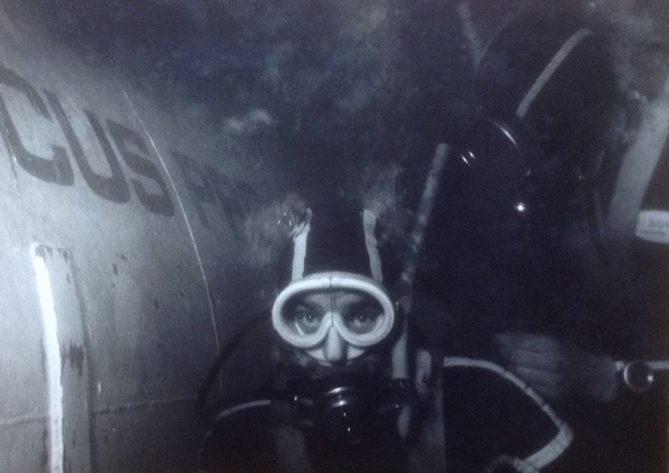 An act of extraordinary, underwater DIY - BBC News