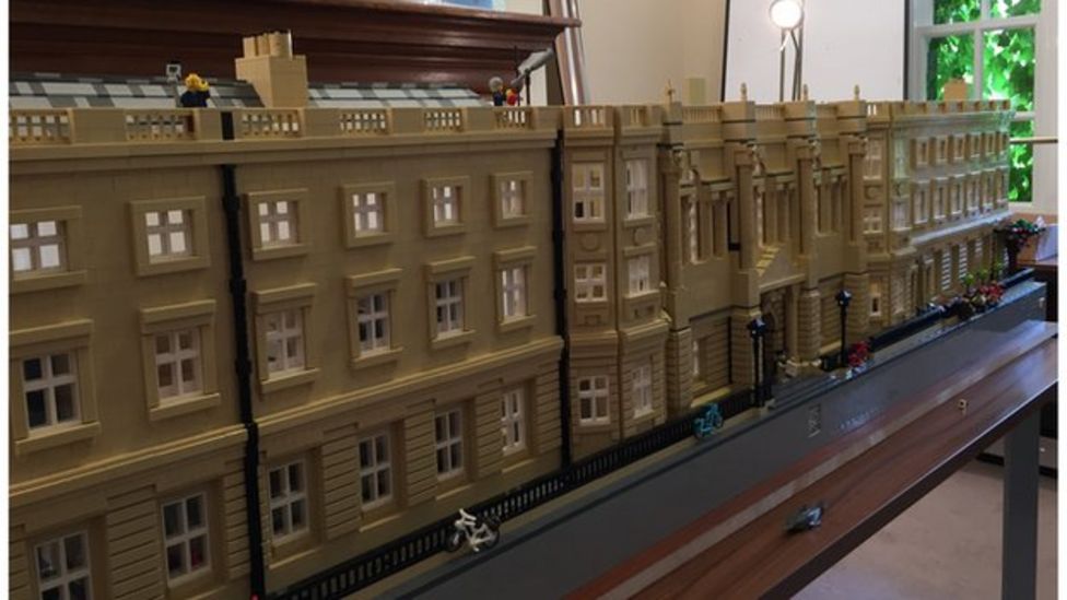 Oxford University professor makes Lego Hertford College - BBC News