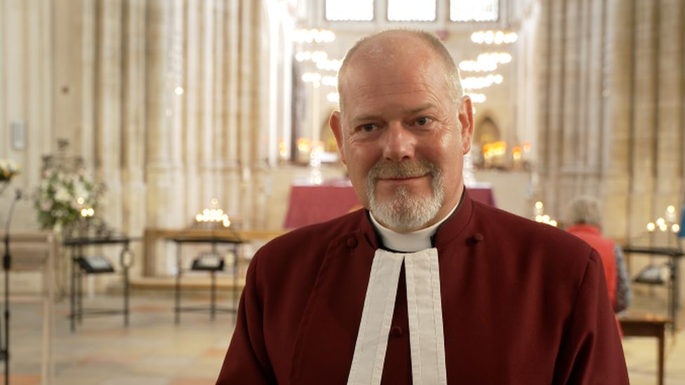 Requiem mass held for Queen Elizabeth II at St Edmundsbury Cathedral ...