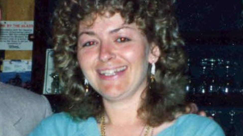 Deborah Steel: Landlady disappearance a '20-year burden' - BBC News