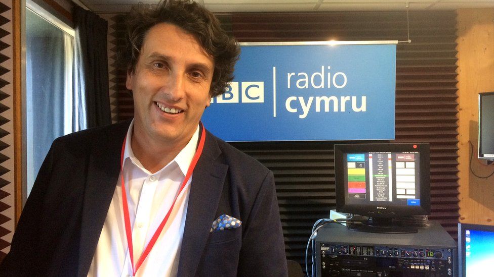 Angen i Gymru 'gredu yn ei hun' meddai cyfarwyddwr Microsoft - BBC ...