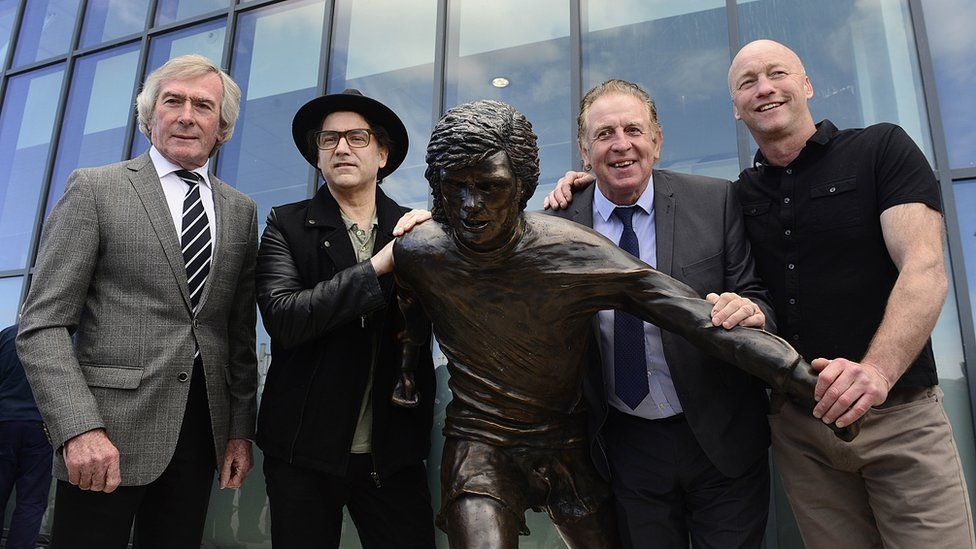 George Best statue artist Tony Currie defends work - BBC News