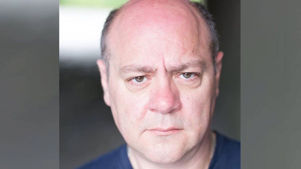 Retail violence: Better protection call for shop workers - BBC News