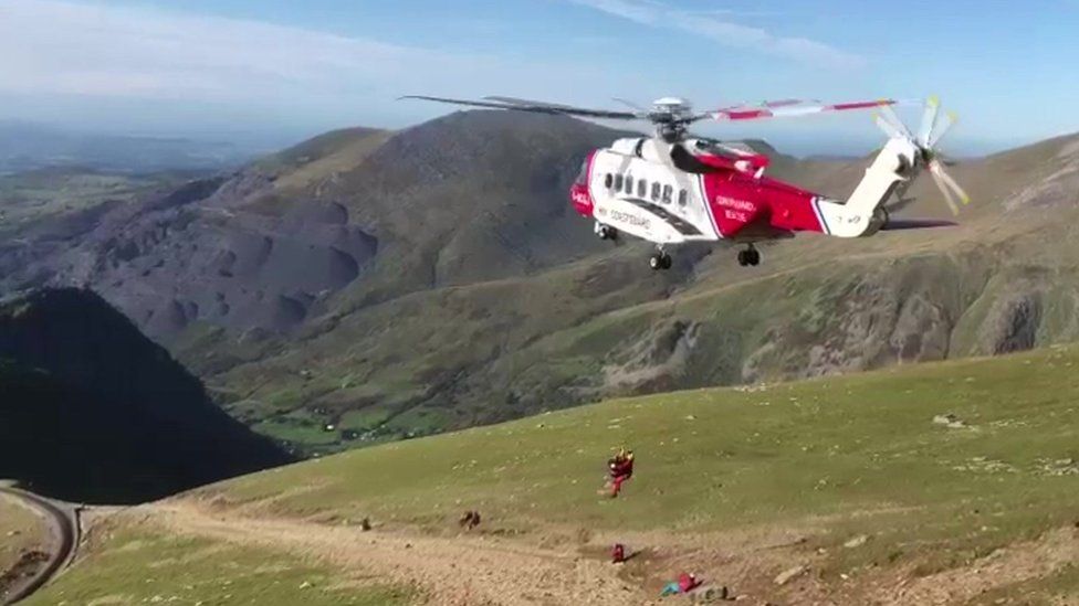 Cynnydd sylweddol yn y galw am help ar Yr Wyddfa - BBC Cymru Fyw