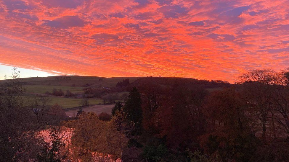Striking sunrises across Scotland - BBC Weather