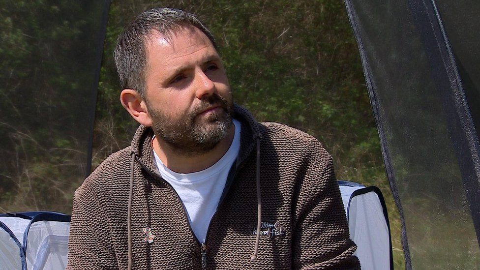 Byd natur Cymru yn wynebu 'difodiant ar raddfa eang' - BBC Cymru Fyw