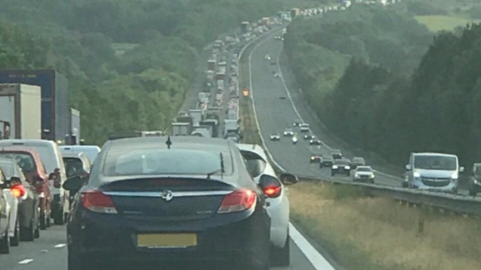 M4 crash: Drunk driver killed girlfriend in 'catastrophic' smash - BBC News