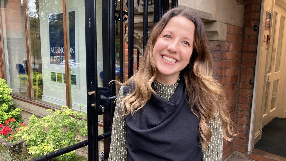 Cwtogi HS2 yn 'dipyn o ffars' o safbwynt Cymreig - BBC Cymru Fyw