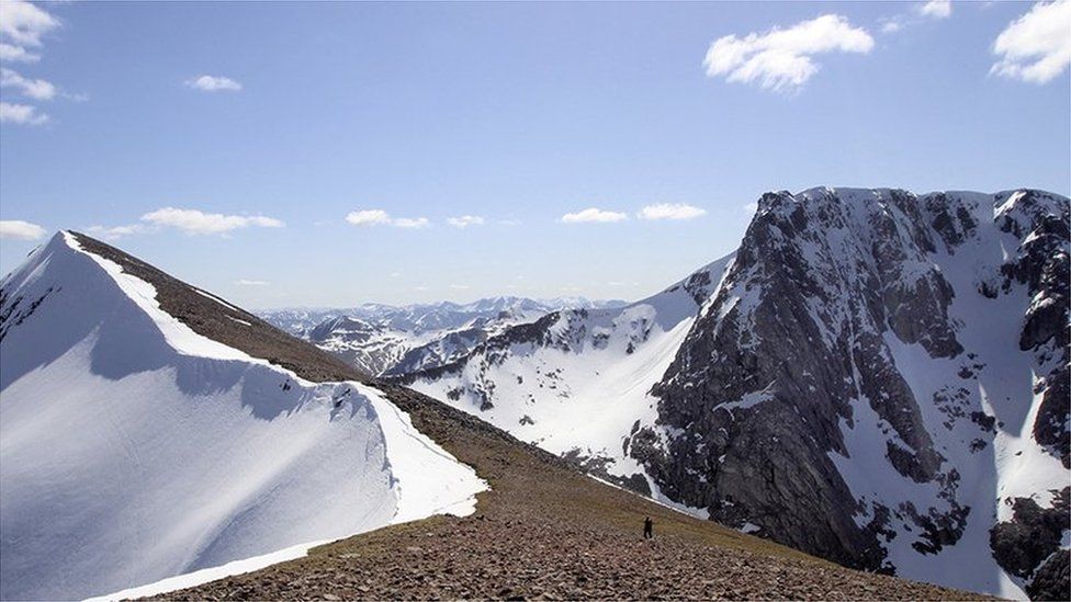 Ben Nevis shot wins mountain photo award - BBC News