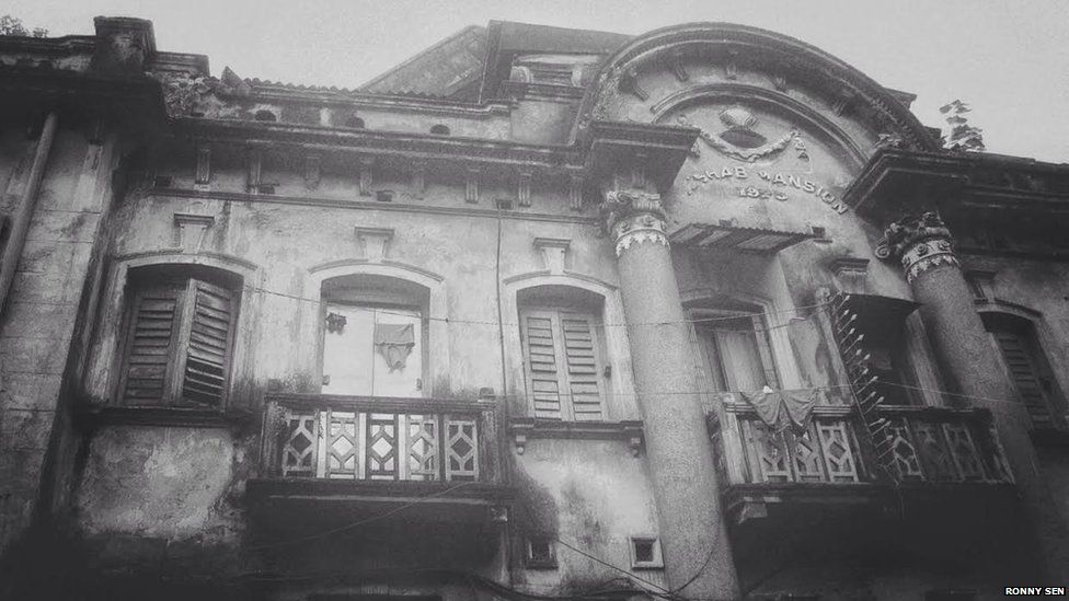 The fight to save Kolkata's heritage homes - BBC News
