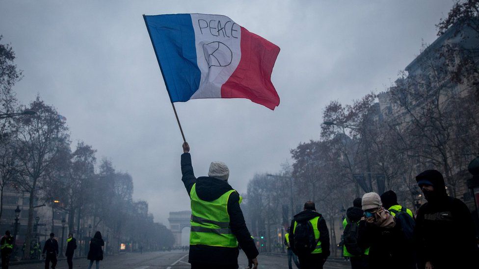 France protests: What is happening? - BBC Newsround