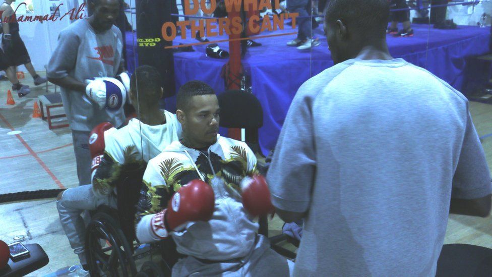 Amateur boxing in England 'behind other disabled sports' - BBC News