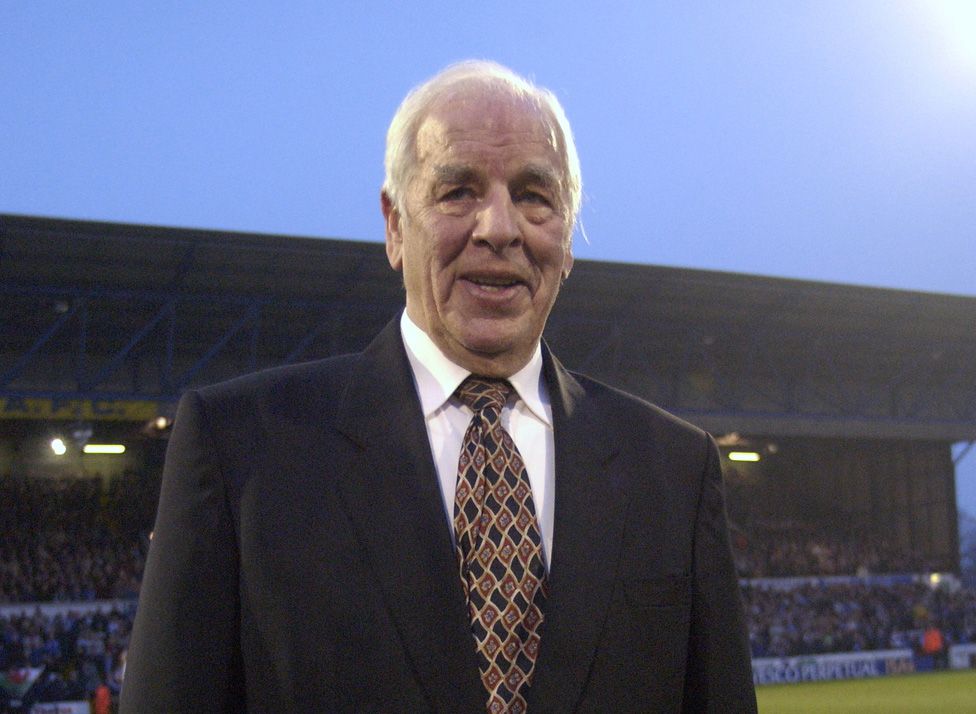 John Charles's widow speaks of his dementia struggle - BBC News