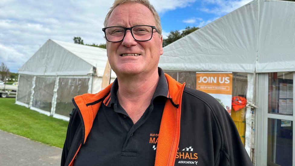 Manx Grand Prix: Call for volunteers to sign up to marshal event - BBC News