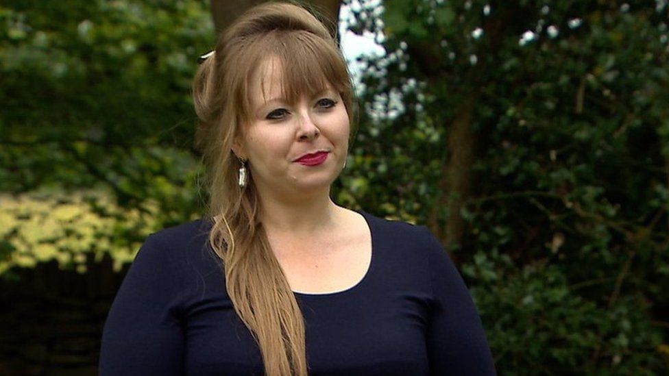 HSBC yn cyhoeddi bod y gwasanaeth ffôn Cymraeg wedi cau - BBC Cymru Fyw