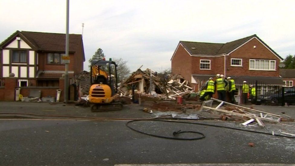 Wolverhampton gas blast family return home one year on - BBC News