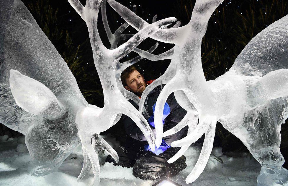 In Pictures: Scotland's story comes alive in ice - BBC News